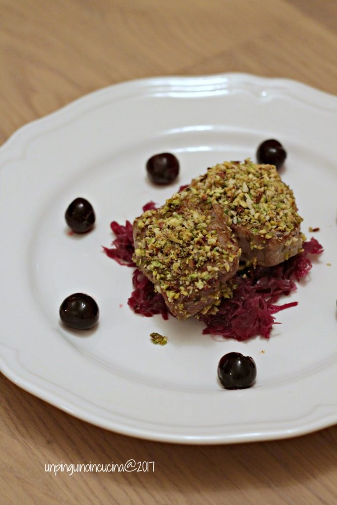 Filetto di vitello in crosta di pistacchi con amarene sciroppate | Un ...
